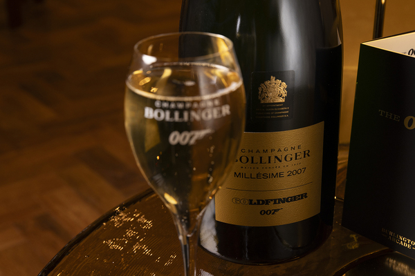 Champagne Bollinger Goldfinger 007 Edición Limitada: tributo al 60 aniversario de la película ...
